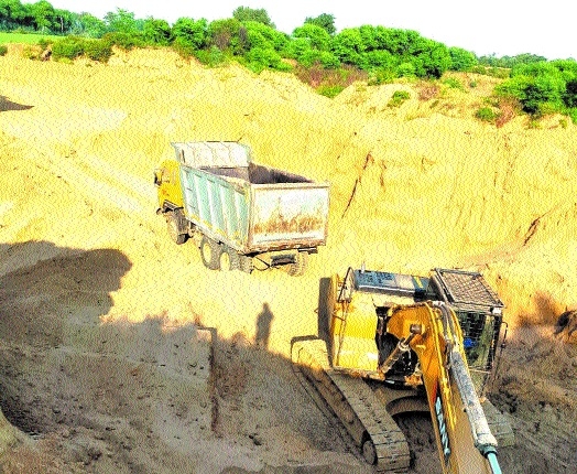 Illegal soil excavation busted - The Hitavada
