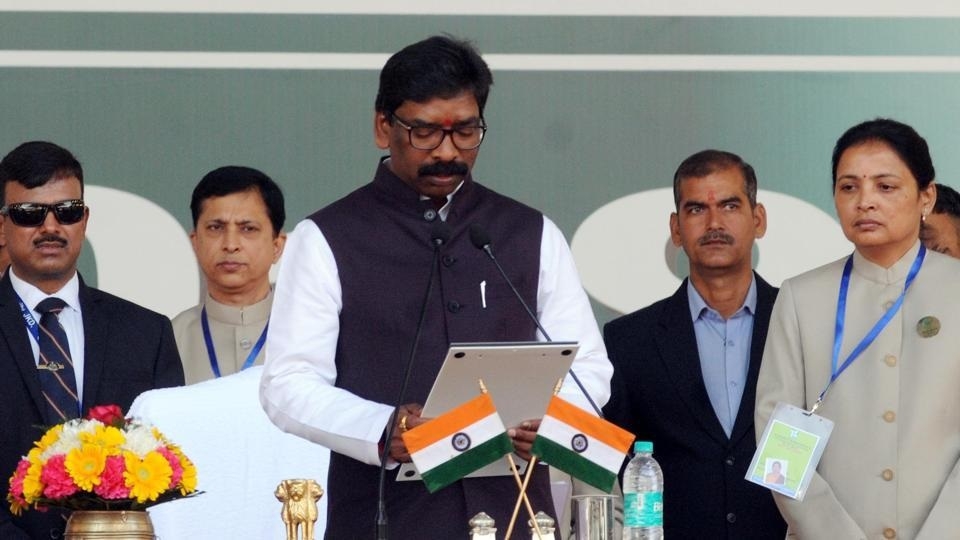 Hemant Soren takes oath as Chief Minister of Jharkhand - The Hitavada