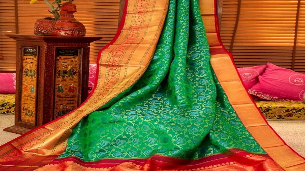 The Hitavada - Jaipur’s Jari exhibition getting good response