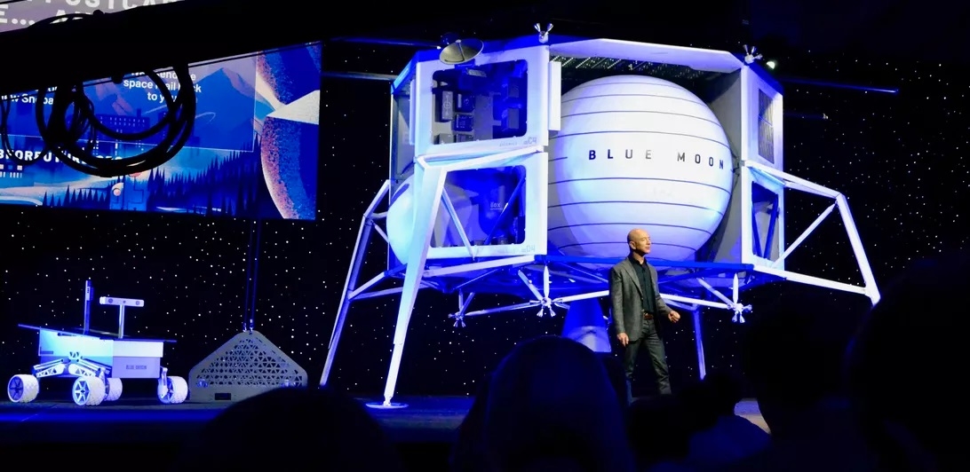 The Hitavada - Jeff Bezos unveils new Moon-lander