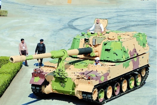 Rajnath flags off 51st K-9 Vajra-T gun in Guj - The Hitavada