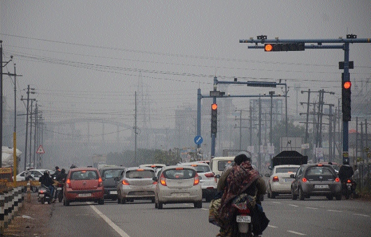 Bone-chilling cold throws life out of gear - The Hitavada