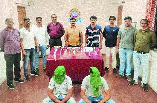 Two goons held with weapons - The Hitavada