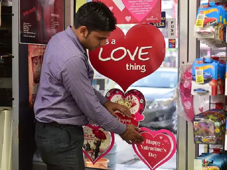 Traders to celebrate Valentine Day - The Hitavada