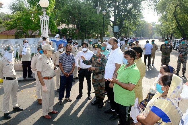 Armed Forces felicitate corona warriors - The Hitavada