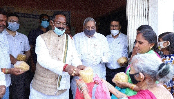 UDCC distributes essentials among needy people - The Hitavada