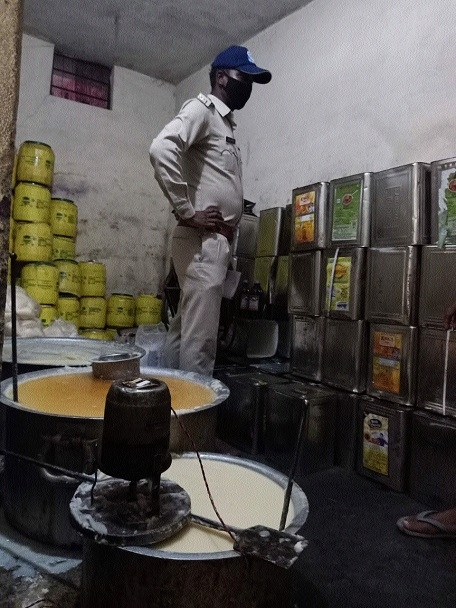 Factory manufacturing spurious ‘ghee’ busted - The Hitavada