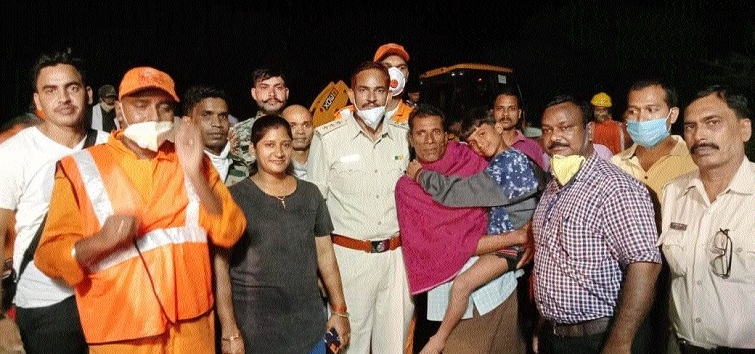 Kid rescued from rivulet after 8 hrs long efforts - The Hitavada