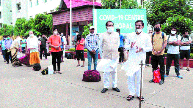 V D Sharma defeats corona, returns home - The Hitavada