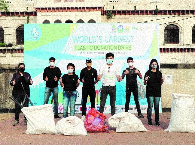 Plastic donation drive held at Iqbal maidan - The Hitavada