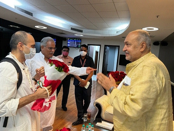 CM Baghel welcomes Sachin Rao - The Hitavada