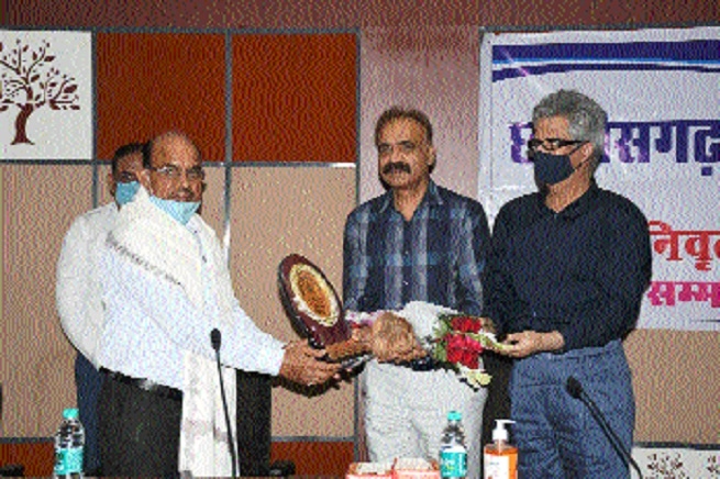 DIG Manhar accorded farewell - The Hitavada