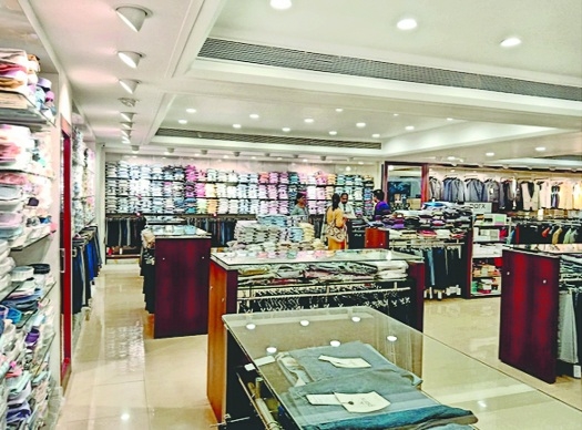 Raymond opens its outlets for customers - The Hitavada