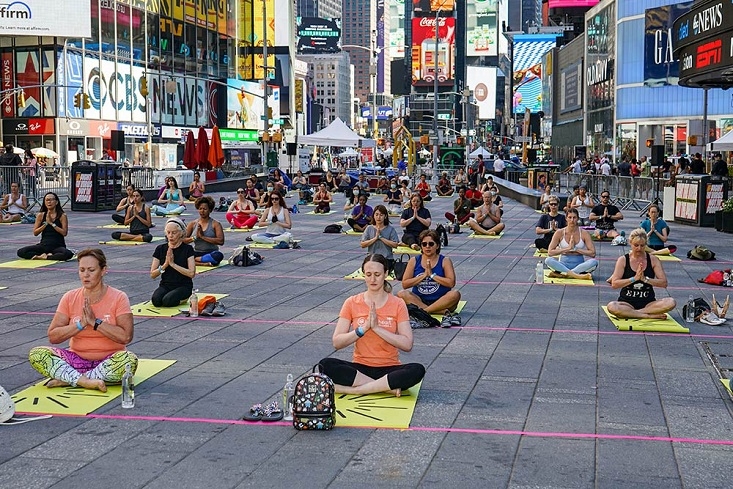 Over 3,000 people perform Yoga at iconic Times Square - The Hitavada