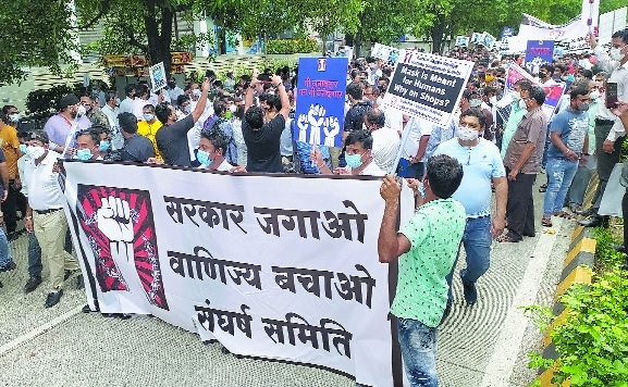 Over 5,000 traders join protest against market restrictions - The Hitavada