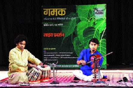Amit Malik steals the show with his violin in ‘Gamak’ - The Hitavada