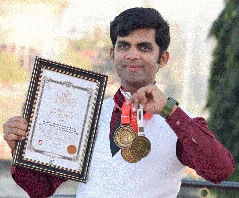 Dr Arjun Shukla honoured with Best Citizen of India Award - The Hitavada