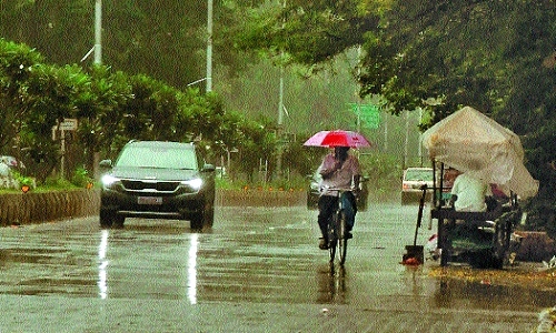 Monsoon rains lash city, cause water-logging many areas - The Hitavada