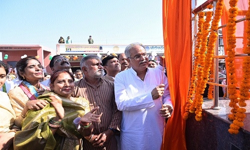 Chief Minister unveils statue of Rani Avanti Bai at Ghumka - The Hitavada