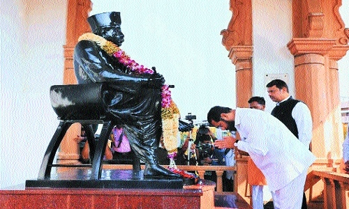 Uddhav flays Shinde over visit to Dr Hedgewar Smruti Mandir - The Hitavada