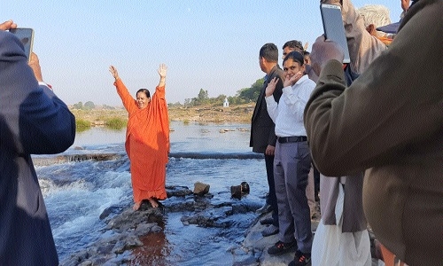 Uma Bharti shows faith in CM Chouhan over Liquor Policy in MP - The ...