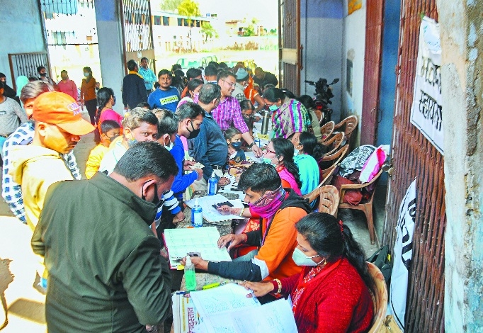 Over 57 pc voting reported in 3rd phase of UP polls - The Hitavada