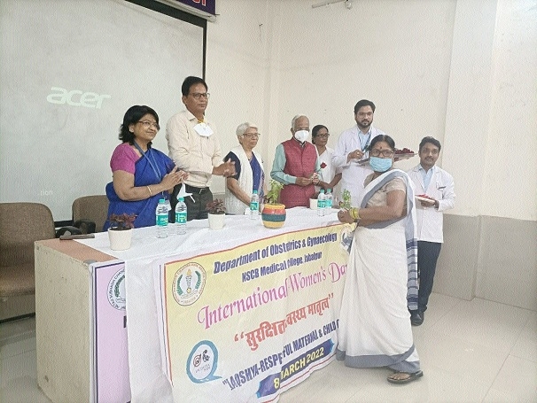 Nurses, support staff feted at NSCBMCH - The Hitavada