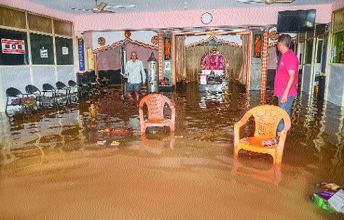2 labourers killed, houses inundated as heavy rains lash Bengaluru ... 2 labourers killed, houses inundated as heavy rains lash Bengaluru ...