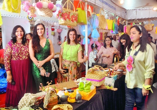 Huge response to Bizarre Bazaar exhibition on 1st day - The Hitavada