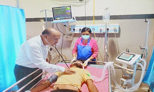 Mah doctor couple on mission to prevent snakebite deaths - The Hitavada