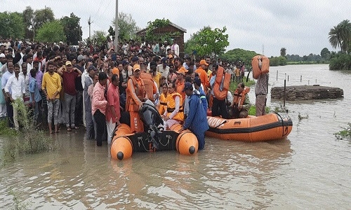 Saving lives by rescuing people is top priority: CM - The Hitavada