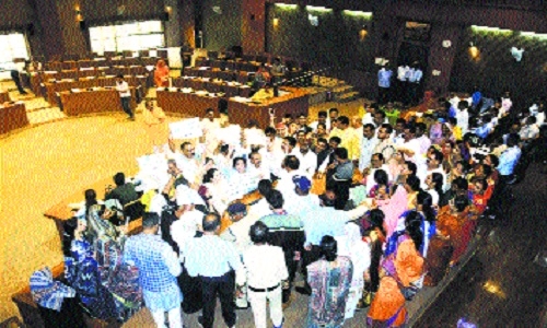 BMC’s first meeting ends in uproar - The Hitavada