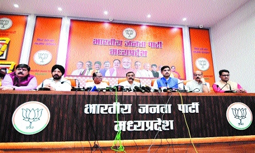 V D Sharma targets Congress on various issues - The Hitavada
