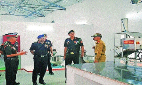 Gen Manoj Pande visits GRS Kamptee, meets Agniveers - The Hitavada