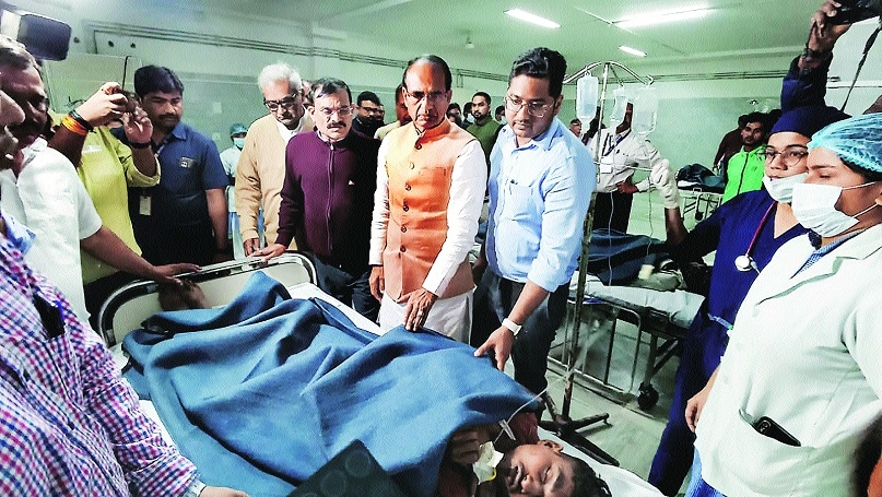 14 killed as truck hits 3 parked buses in MP - The Hitavada