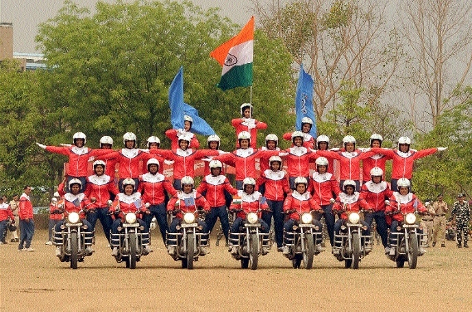 CRPF women commandos display stunning daredevilry - The Hitavada
