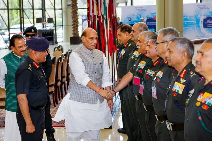 Rajnath asks Army to maintain vigilalong LAC as situation remains tense - The Hitavada