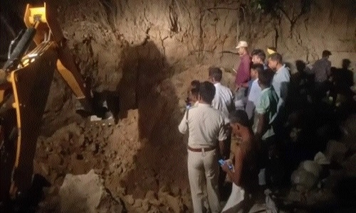 4 villagers buried alive as earth caves in while digging white soil ...