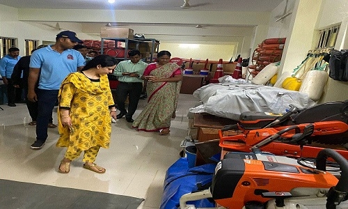 Mandla Collector makes surprise inspection of district’s disaster ...