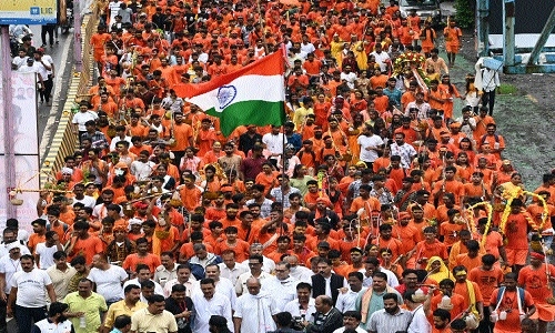 Sea of devotees take part in Kanwar Yatra - The Hitavada