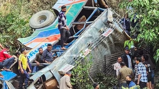 36 killed as bus fallsinto Uttarakhand gorge - The Hitavada