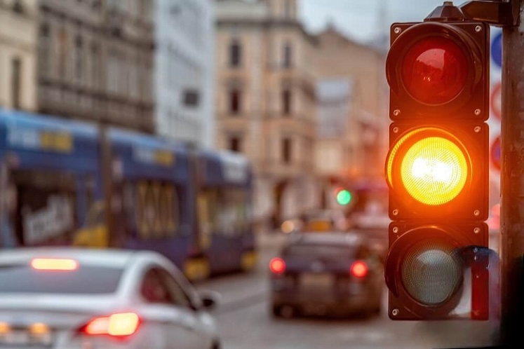 Blinker mode on from 1 pm to 4 pm at 14 traffic signals - The Hitavada