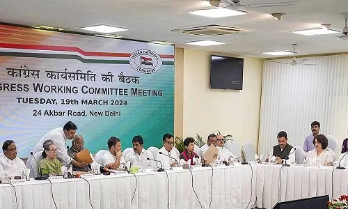 CWC discusses Lok Sabha polls manifesto - The Hitavada