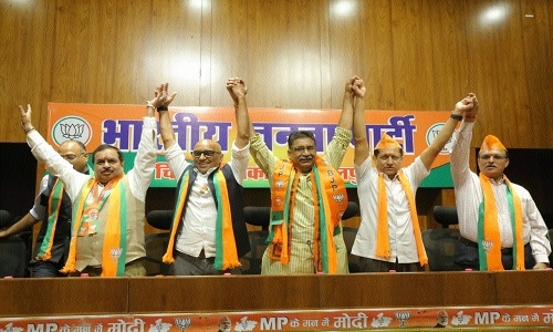 Over 50 doctors take BJP membership - The Hitavada