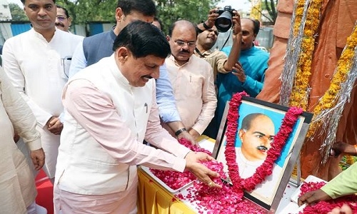 CM pays floral tributes to Dr Mookerjee - The Hitavada