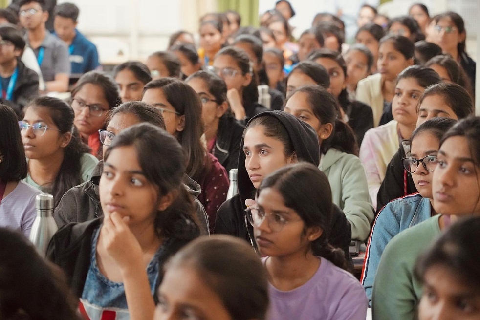 IIT-HOME students shine in JEEAdvanced, JEE Main & MHT-CET - The Hitavada