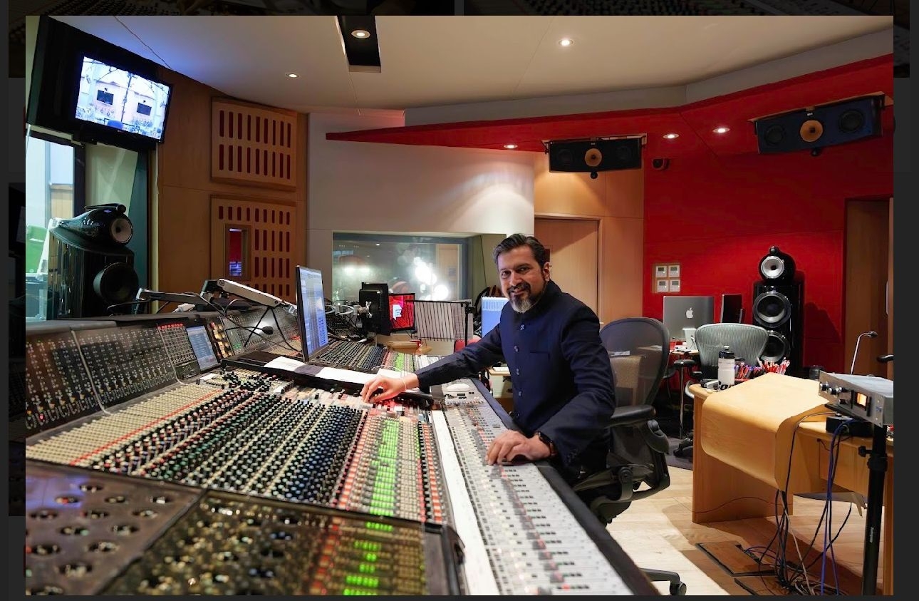 Ricky Kej’s ‘Largest Singing Lesson’ of Indian national anthem breaks ...