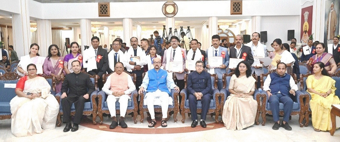 Teachers are the key figures in moulding future generations: Governor ...