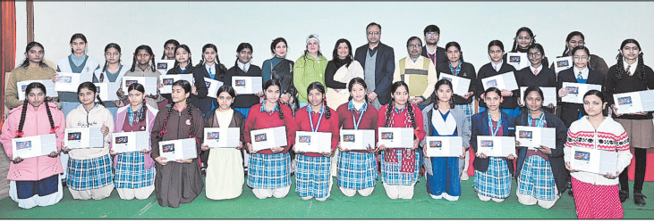 Meritorious girl students honoured - The Hitavada